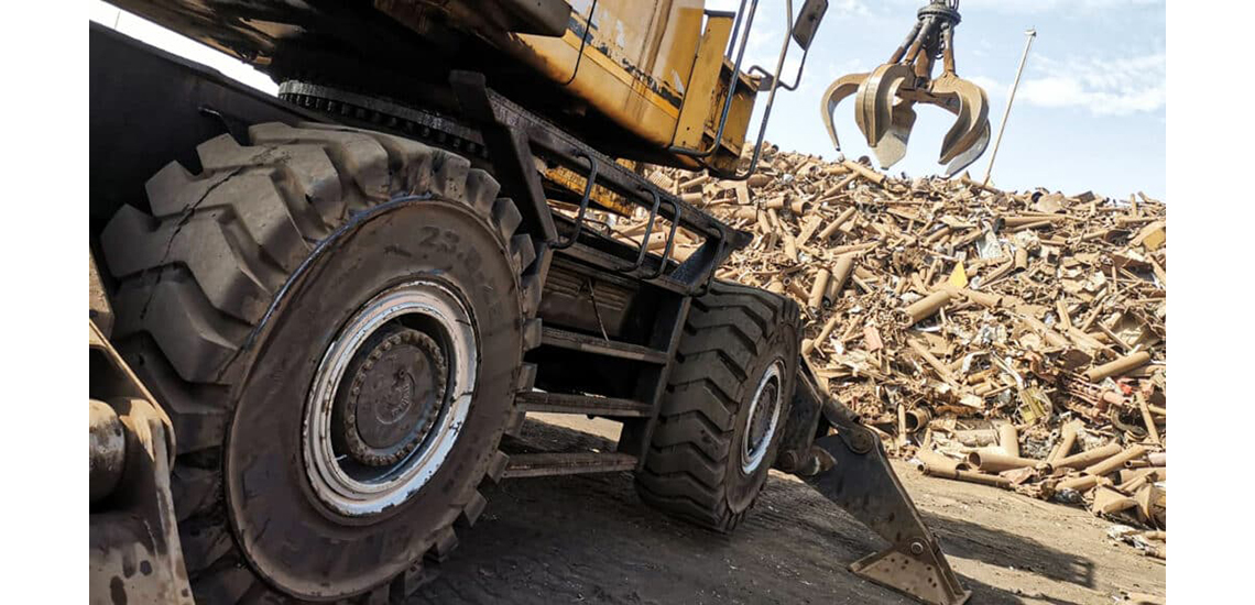 Magna MA600 Tyres Fitted on Material Handler in Kandla Port India